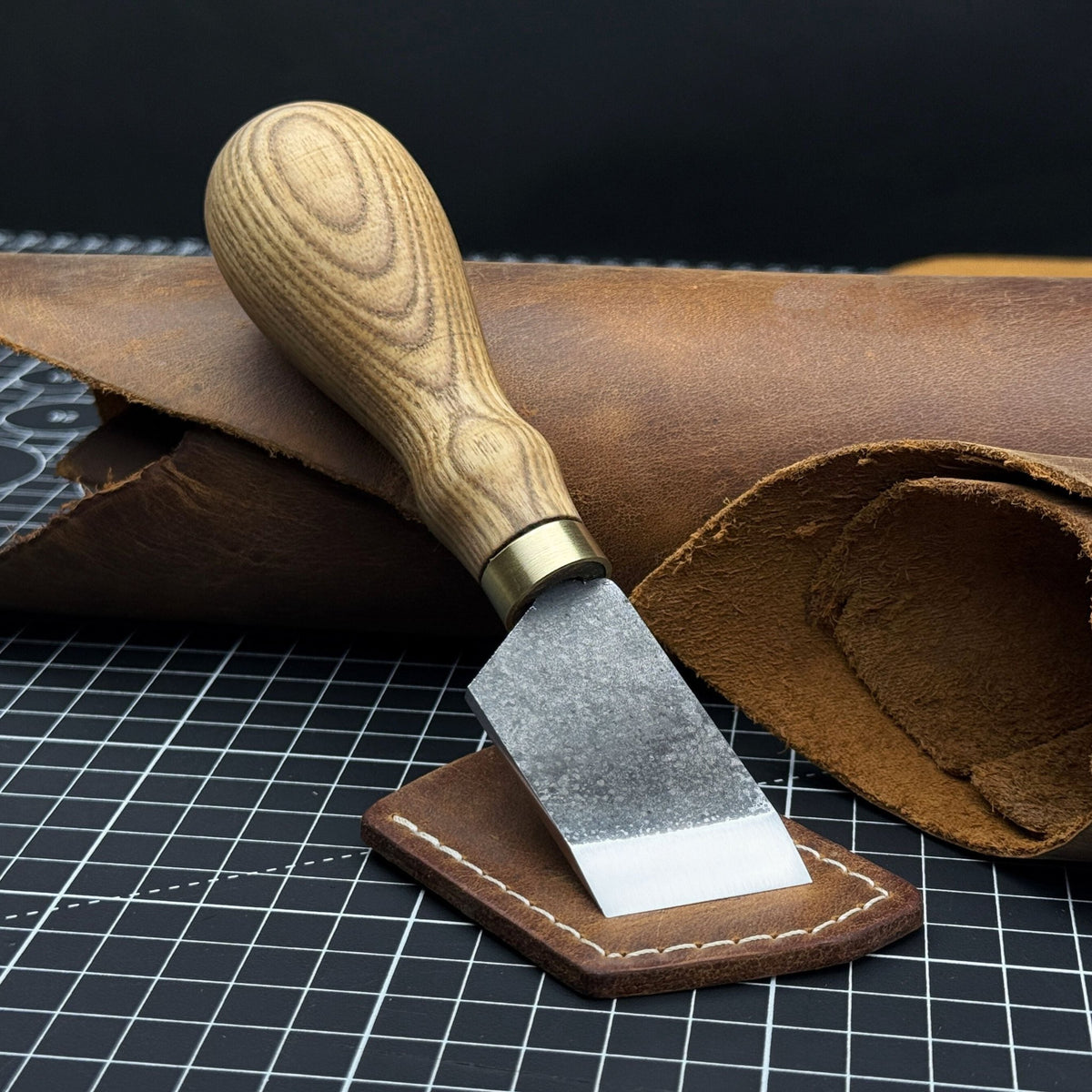 Angled Leather Skiving Knife, 3 cm (1.18 inches) - Sharky Forged Steel ...