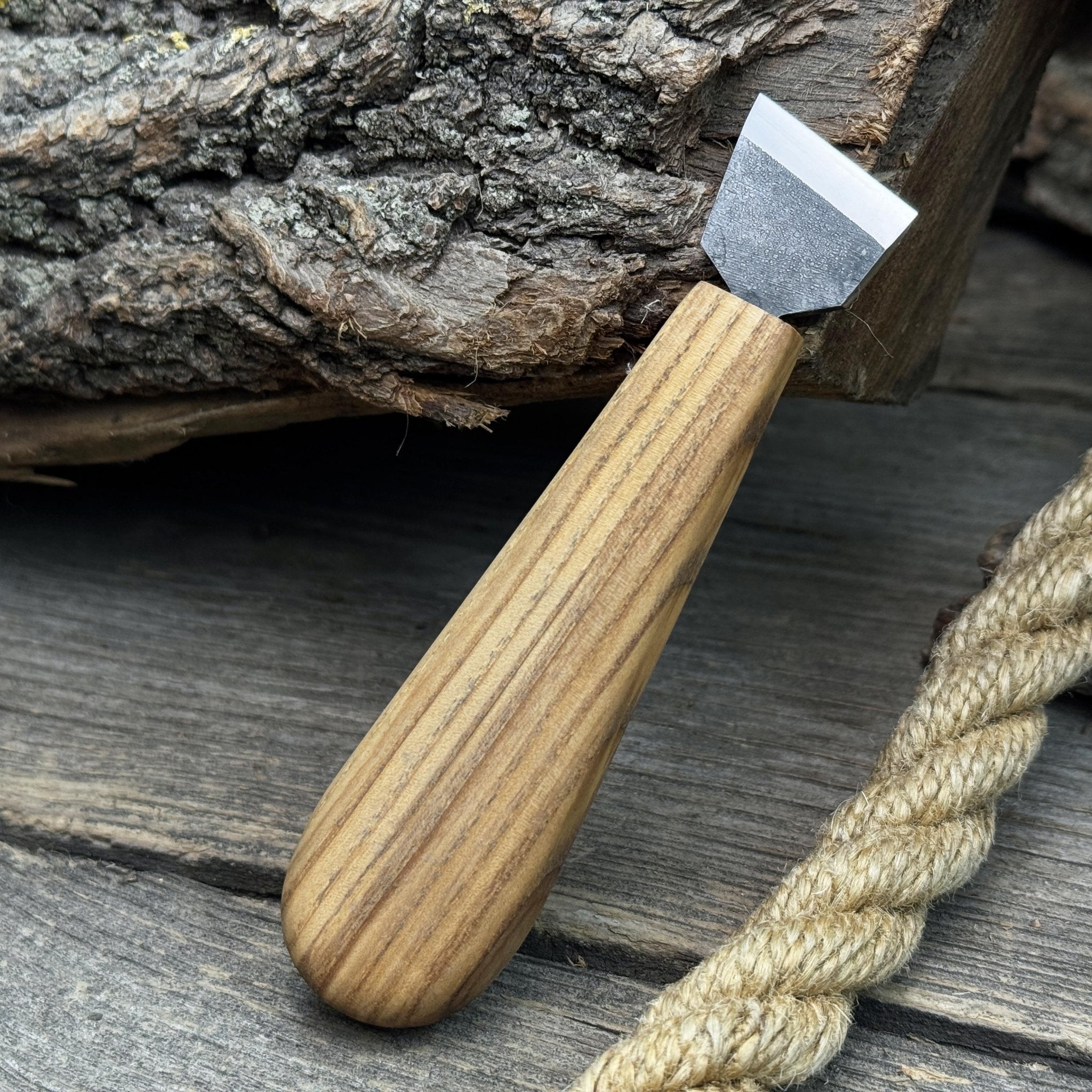 Chip Carving Knife, 3 cm (1.2 inches) - Sharky Forged Steel Tools